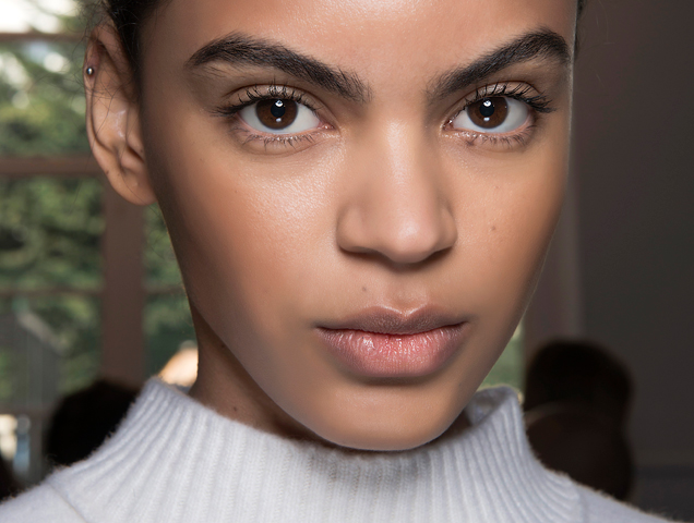 6 Peach Setting Powders for a Natural-Looking Glow - theFashionSpot