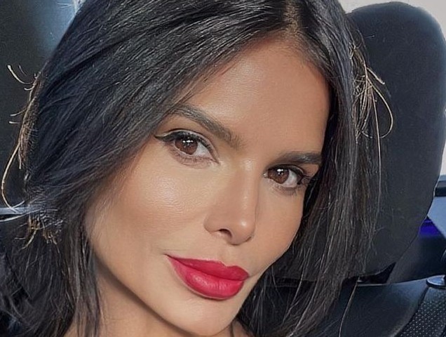 5 Fashion Items Model Victoria Barbara Can’t Live Without - theFashionSpot