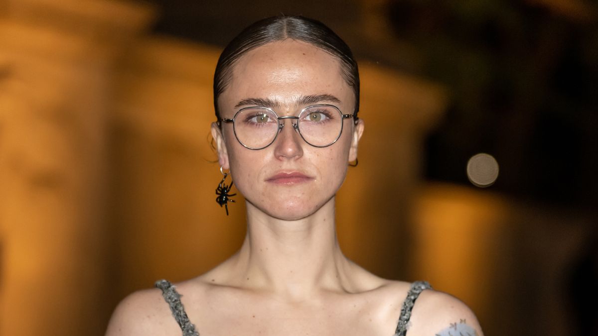 Ella Emhoff’s Huge Bow-Adorned Outfit Commands Attention - theFashionSpot
