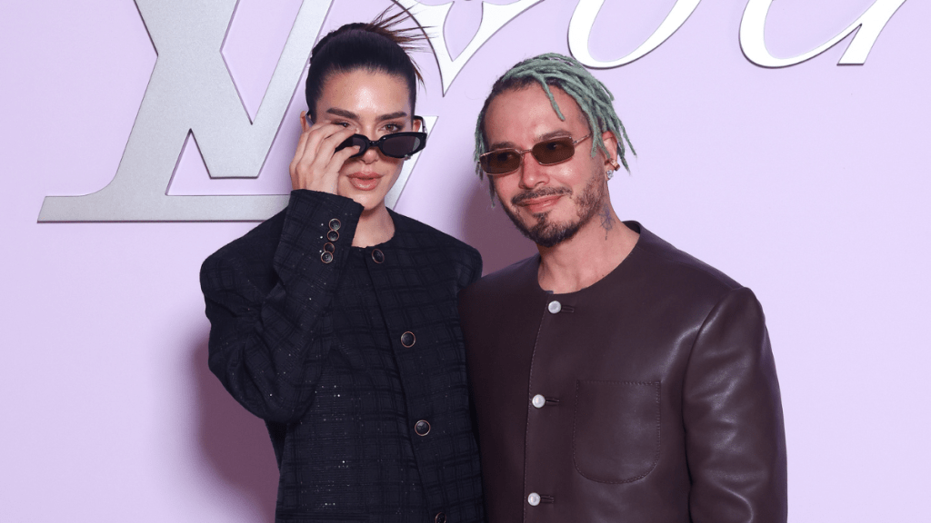 Valentina Ferrer Nails Pantless Trend in Chic Oversized Blazer ...
