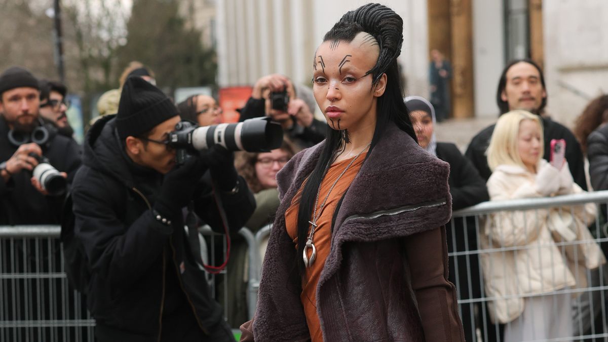 FKA Twigs Continues Edgy Fashion Run at Menswear Paris Fashion Week ...