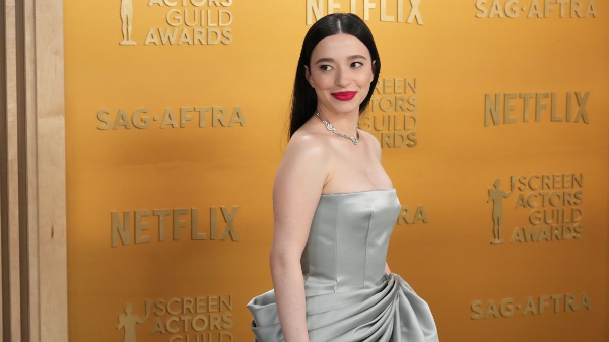 Mikey Madison Opts for Custom Louis Vuitton in SAG 2025 Photos ...