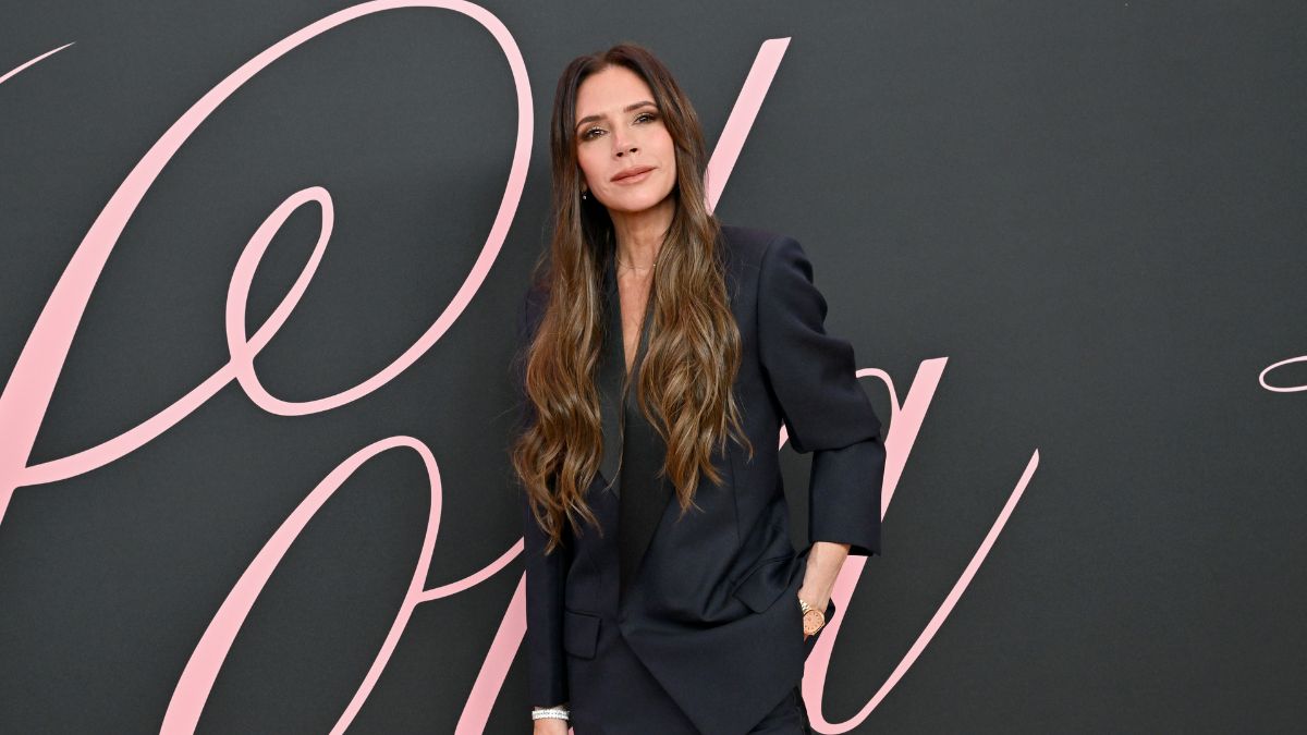 Victoria Beckham Drops 6-Step Eyeshadow Tutorial in New Video ...