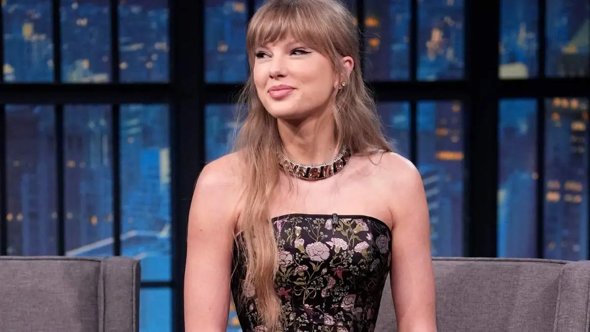 Taylor Swift Stuns in Red Showgirl Two-Piece Fans Say 'Serving Body ...