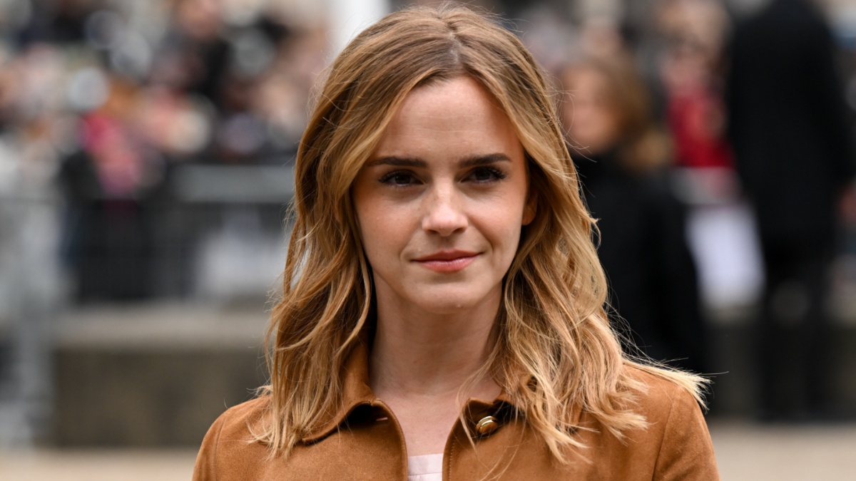 Emma Watson Spotted in Winter Ensemble in Paris - theFashionSpot