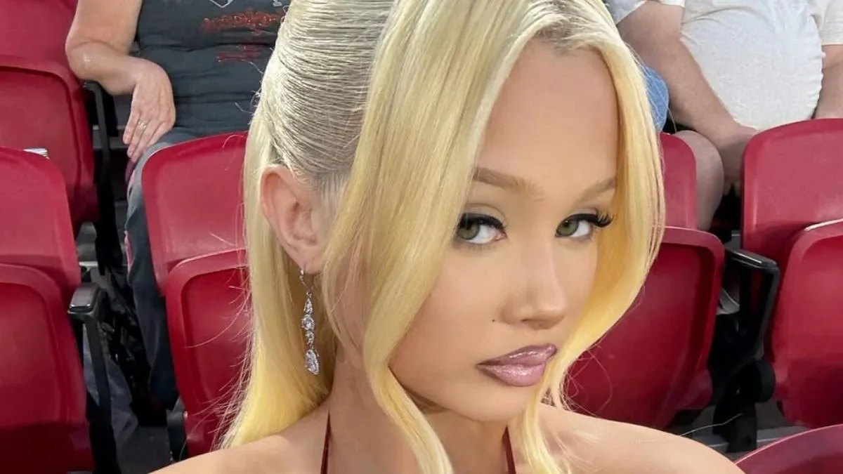 Alabama Barker Turns Heads As She Poses in Nothing But Fur Coat ...
