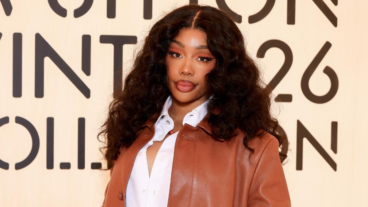 SZA Proves Messy Unbuttoned Shirt Look Can Also Be Chic in Louis ...