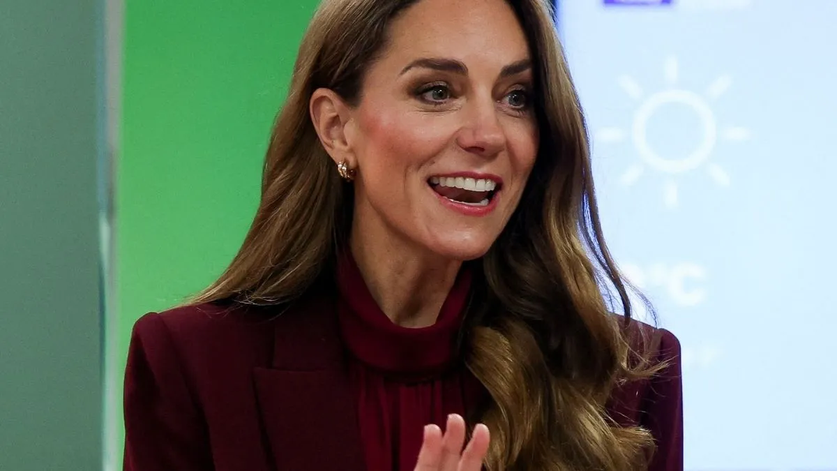Kate Middleton Shows How Modern Princesses Suit up in Roland Mouret ...
