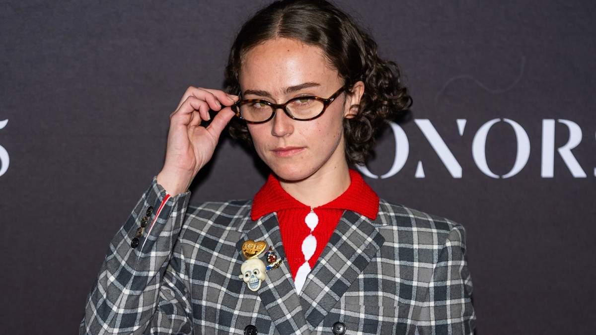 Ella Emhoff Bares Her Toned Midriff in Cropped Aritzia Puffer Jacket ...
