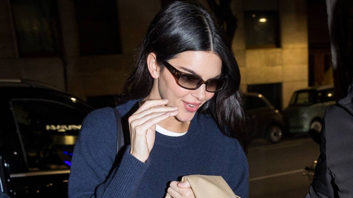 Kendall Jenner Gives No Brows Trend a Try & Nails It for Khaite ...