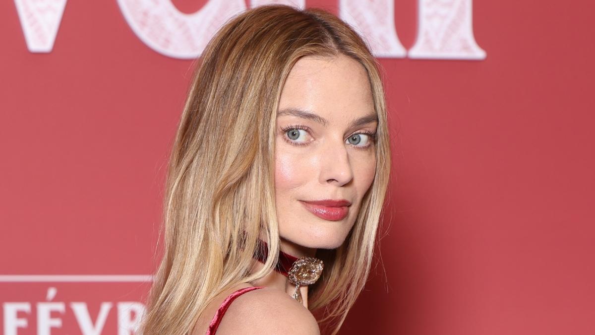 Margot Robbie's Two-Piece Corset Dress Doubles Down as a Minidress ...
