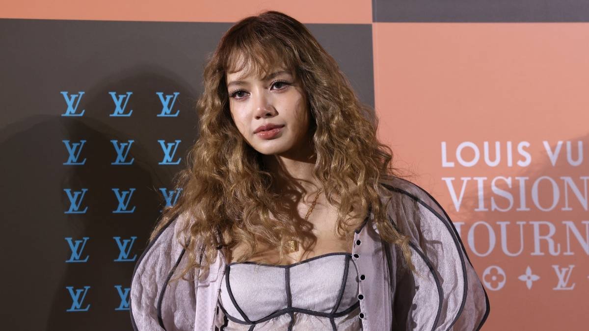 BLACKPINK’s Lisa Brings Edge in Cutout Bodysuit at Tour Finale ...