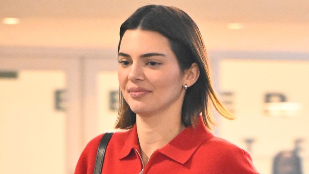 Kendall Jenner Owns the Frame in Daring Red Tights for Vogue France ...