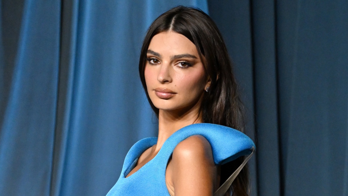 Emily Ratajkowski Delivers a Daring Crop Top Look for Gucci Feature ...