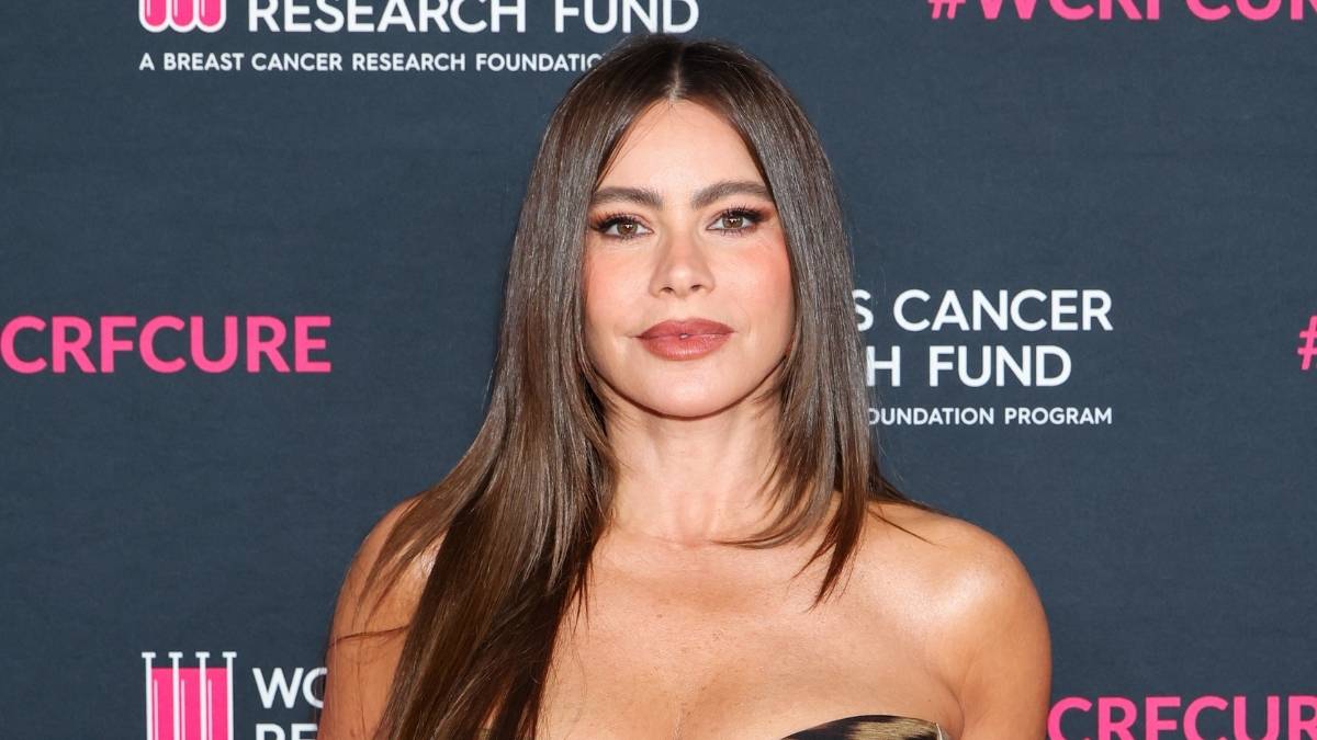 Sofia Vergara Flaunts Her Curves in Bold Body-Hugging Dress ...