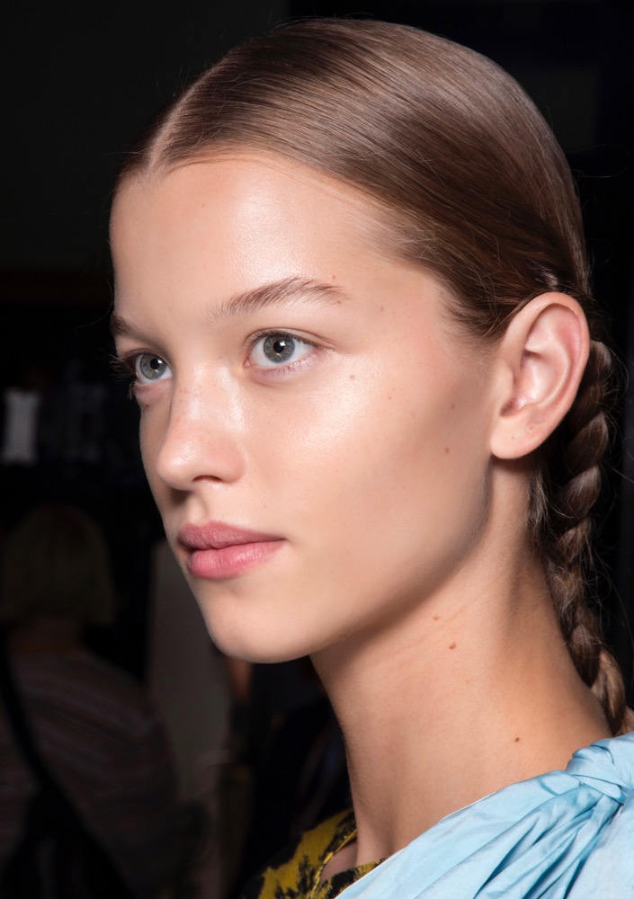 Center-Part Hairstyles for Spring - theFashionSpot