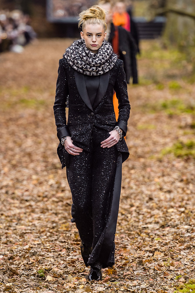 Chanel Fall 2018 Runway - theFashionSpot