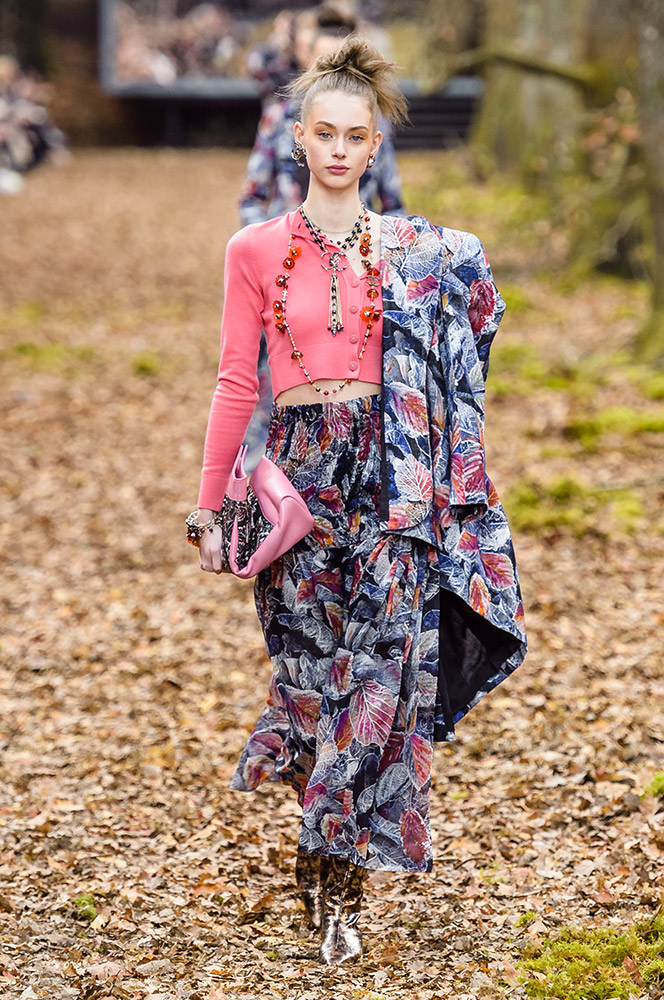 Chanel Fall 2018 Runway - theFashionSpot