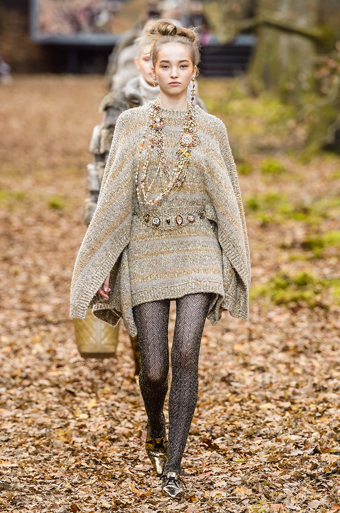 Chanel Fall 2018 Runway - theFashionSpot