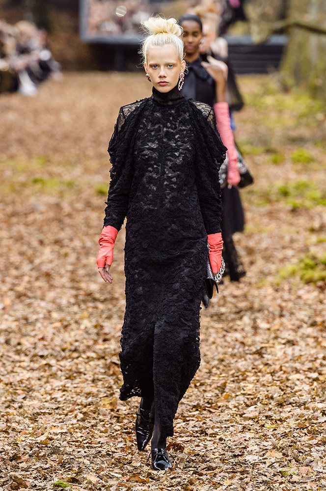 Chanel Fall 2018 Runway - theFashionSpot