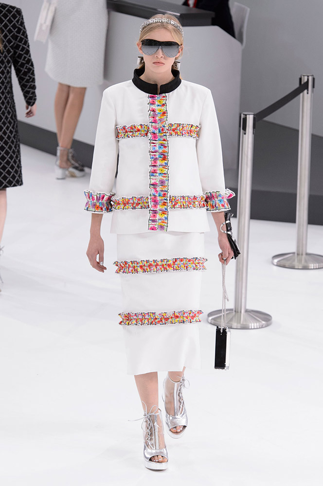 Chanel Spring 2016 Runway - theFashionSpot