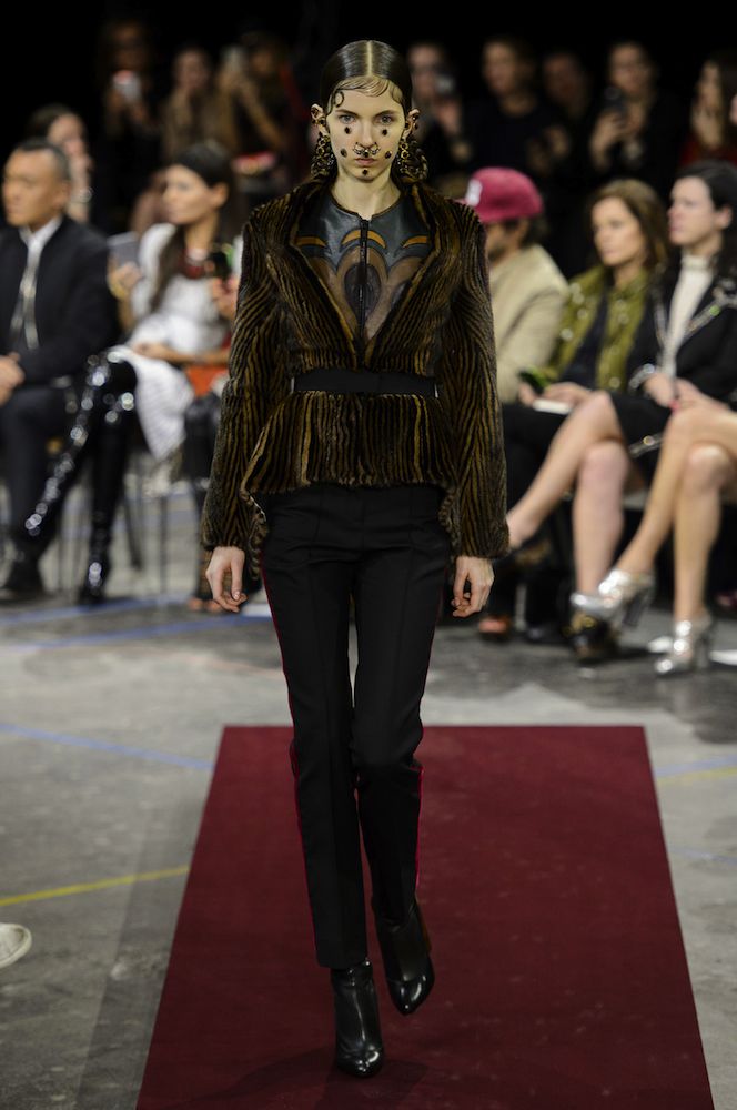 Givenchy Fall 2015 Runway - theFashionSpot