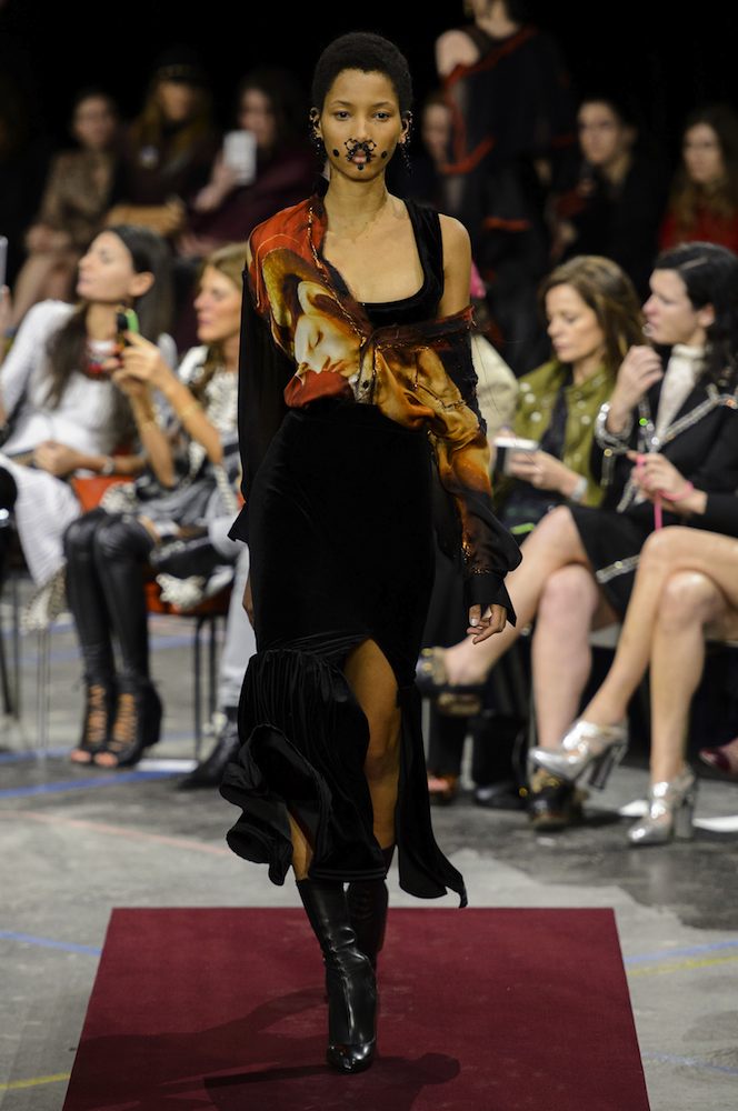 Givenchy Fall 2015 Runway - theFashionSpot