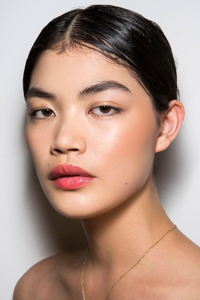 The Definitive Guide to How to Use Highlighter Makeup - theFashionSpot