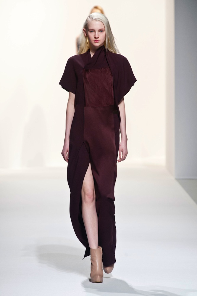Hussein Chalayan Fall 2014 Runway Review - theFashionSpot