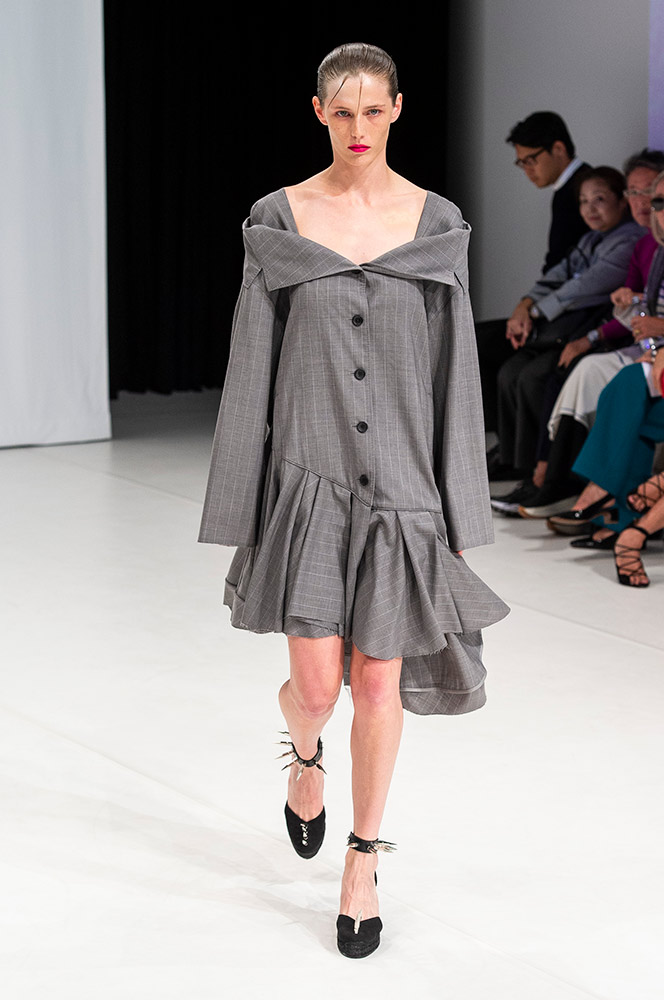 Hussein Chalayan Spring 2019 Runway - theFashionSpot