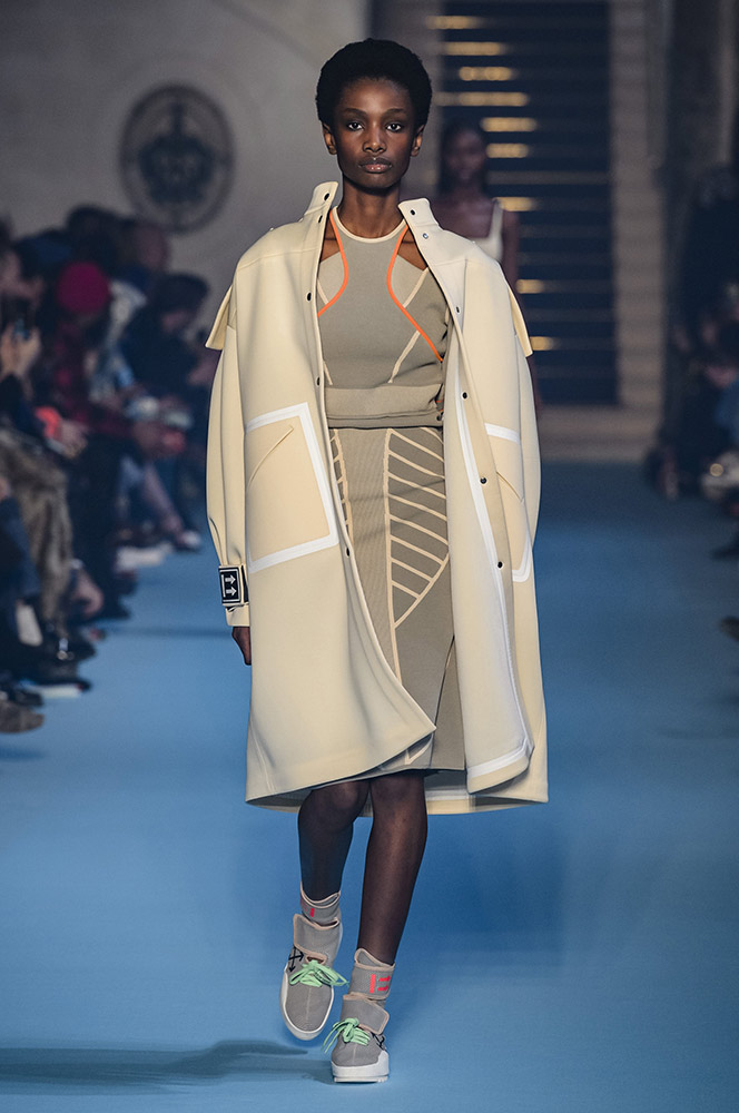 Off-White Fall 2018 Runway - theFashionSpot