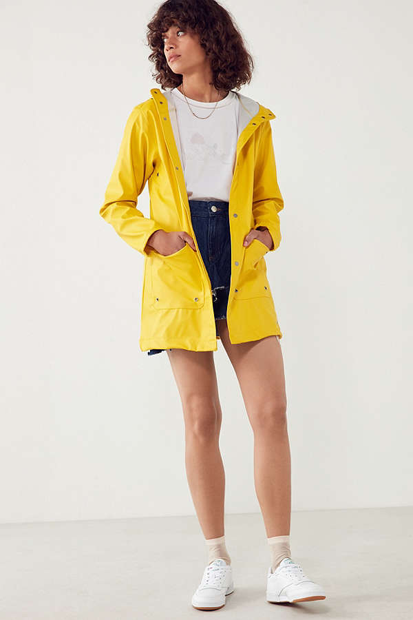 Rainy Day Outfits: Chic Rain Fashion for Bad Weather - theFashionSpot