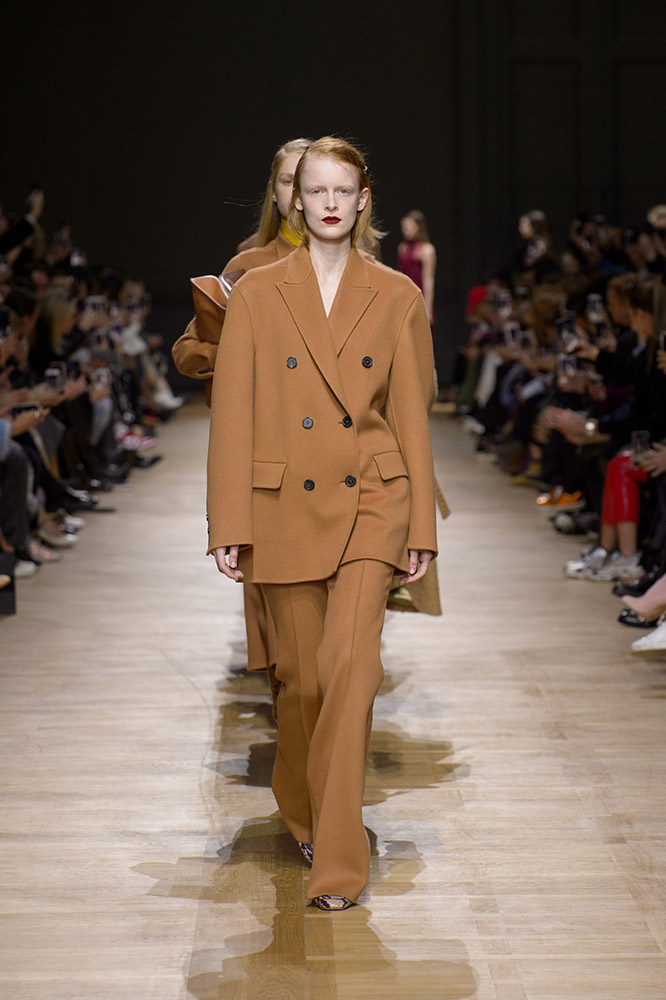 Rochas Fall 2018 Runway - theFashionSpot