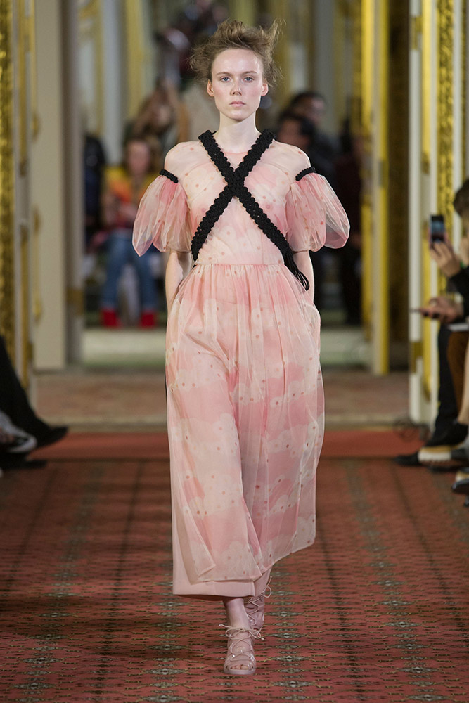 Simone Rocha Spring 2016 Runway - theFashionSpot