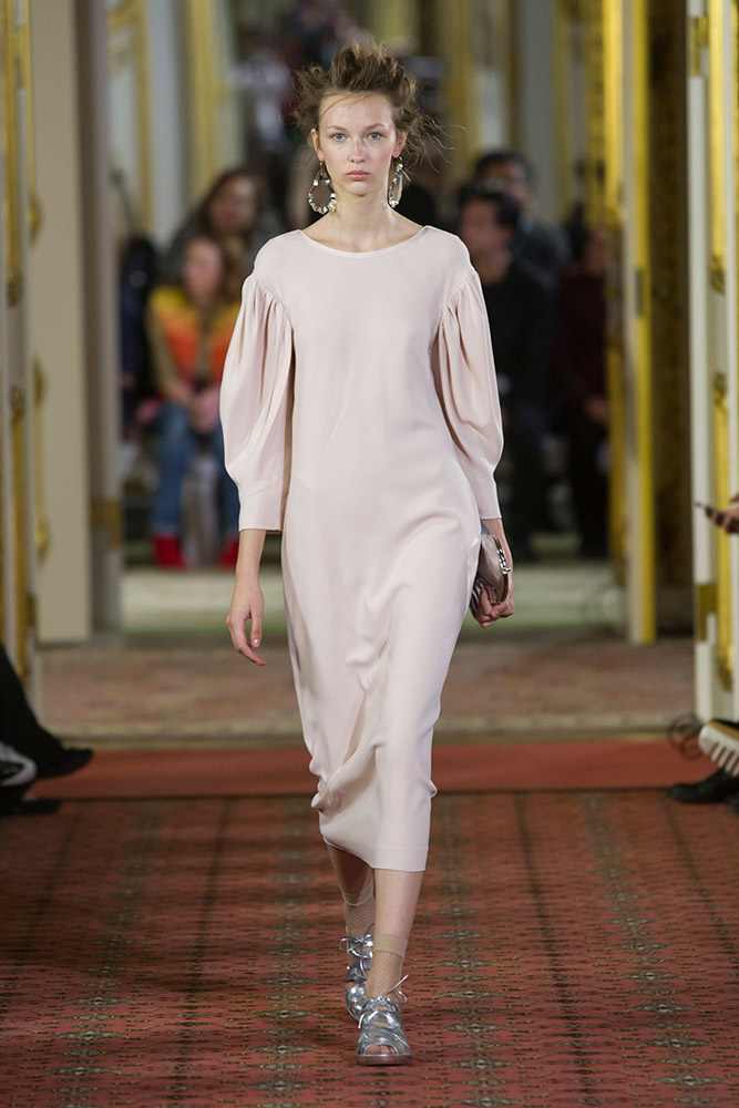 Simone Rocha Spring 2016 Runway - theFashionSpot