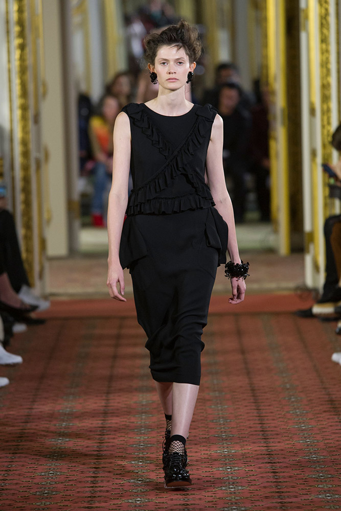 Simone Rocha Spring 2016 Runway - theFashionSpot