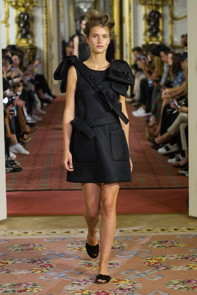 Simone Rocha Spring 2016 Runway - theFashionSpot