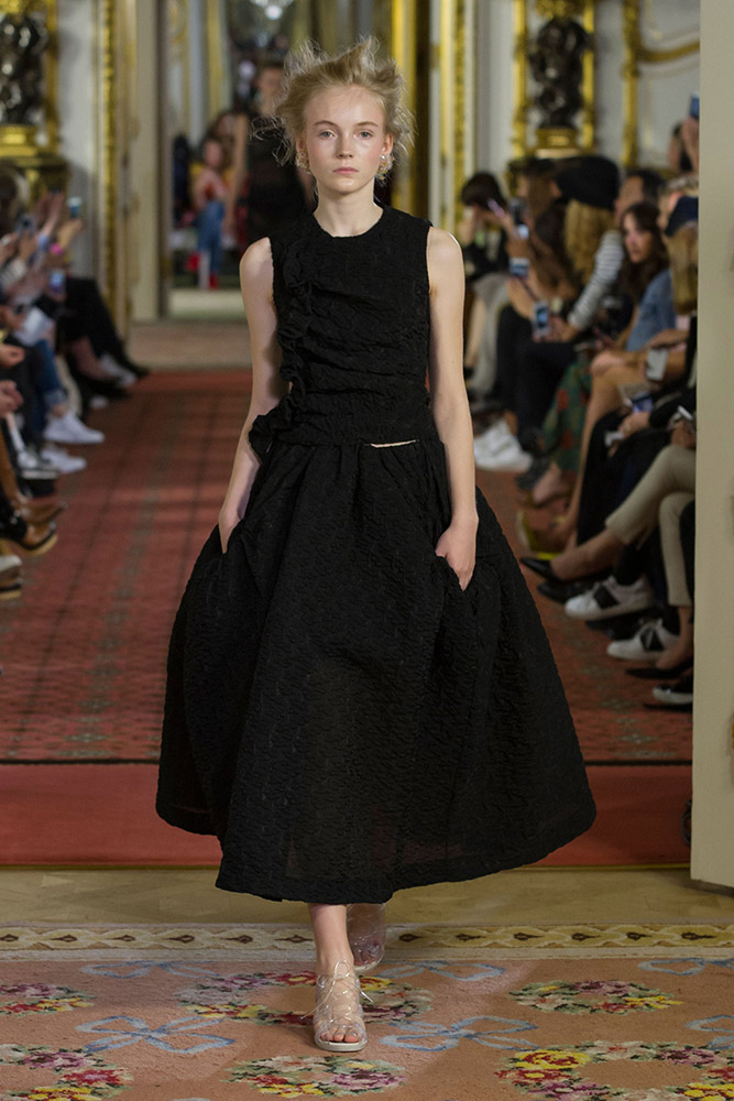 Simone Rocha Spring 2016 Runway - theFashionSpot