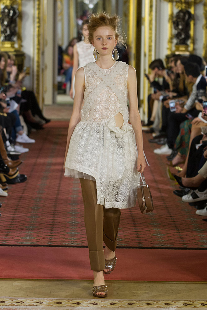 Simone Rocha Spring 2016 Runway - theFashionSpot