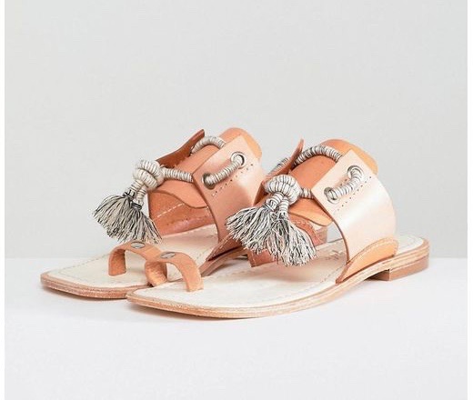 18 Toe-Ring Sandals to Rock This Summer - theFashionSpot