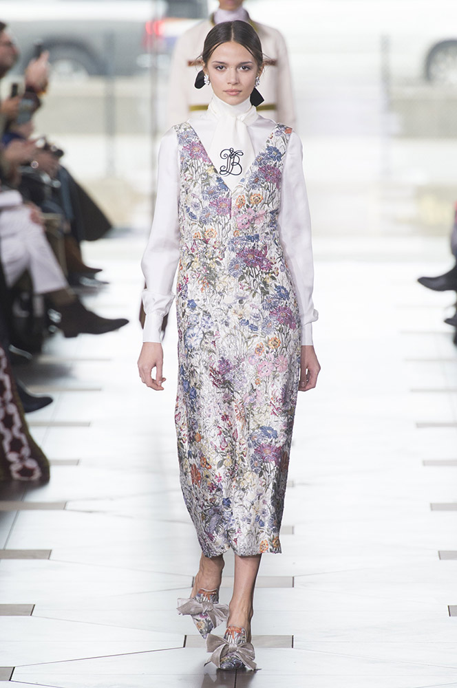 Tory Burch Fall 2017 Runway - theFashionSpot