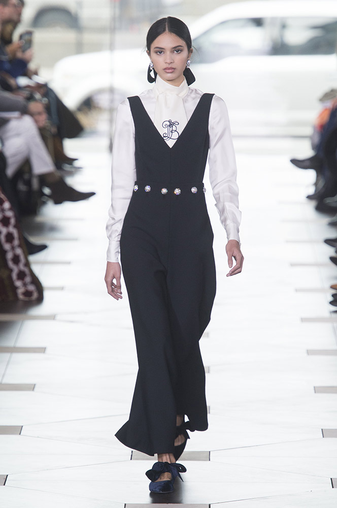 Tory Burch Fall 2017 Runway - theFashionSpot