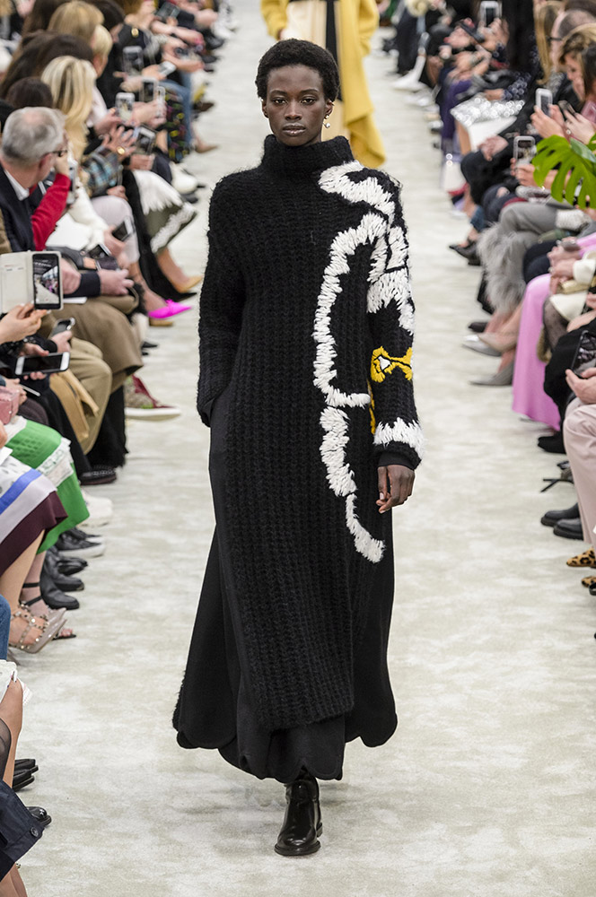 Valentino Fall 2018 Runway - theFashionSpot