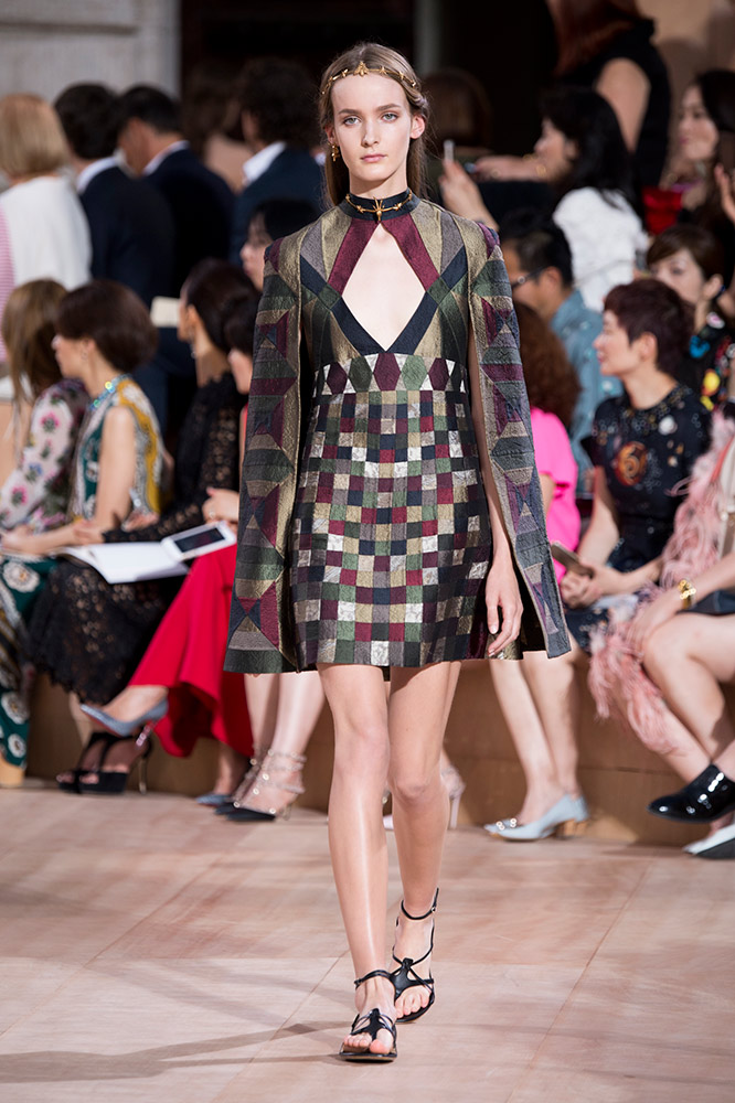 Valentino Haute Couture Fall 2015 Runway - theFashionSpot