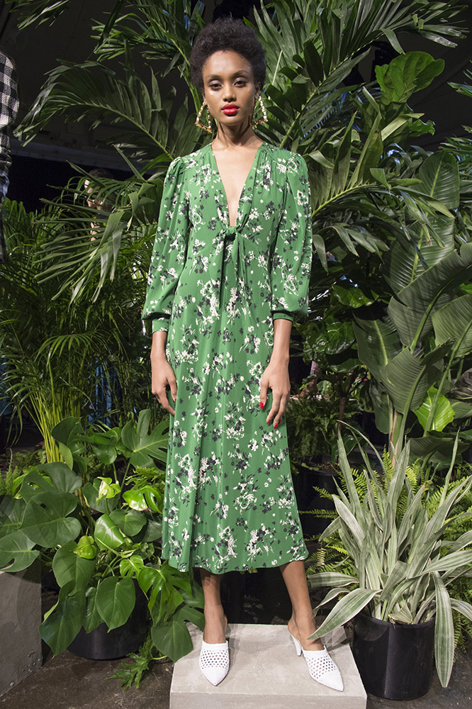 Veronica Beard Spring 2019 Runway - theFashionSpot