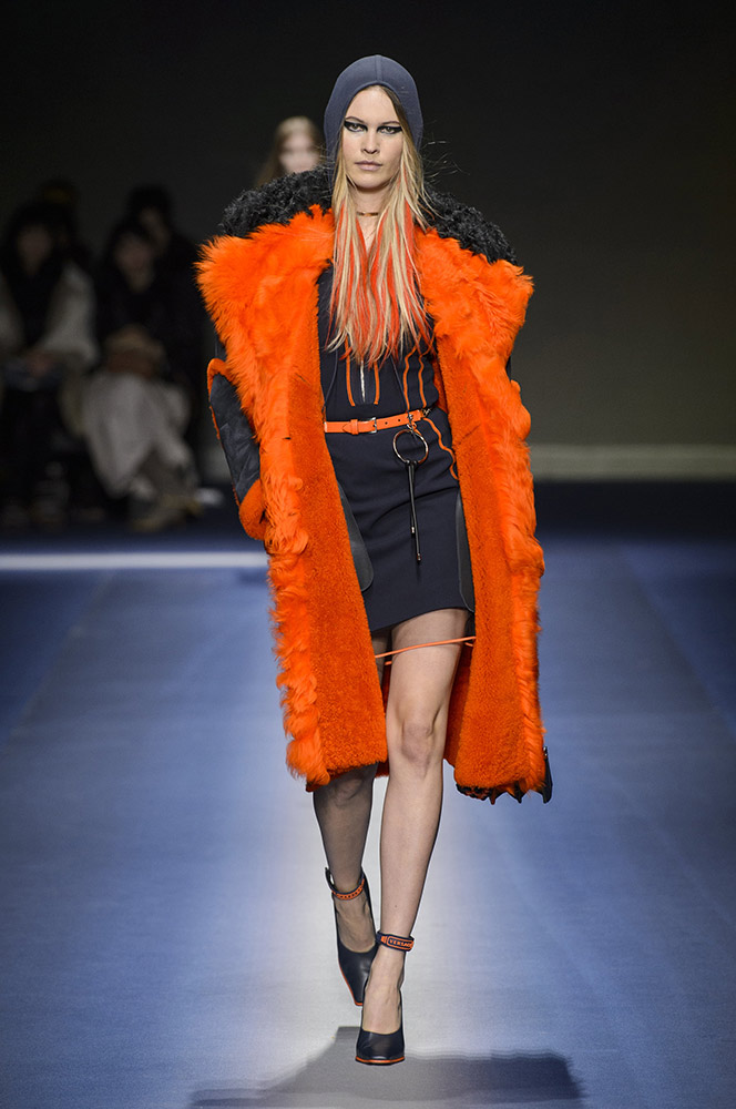 Versace Fall 2017 Runway - theFashionSpot