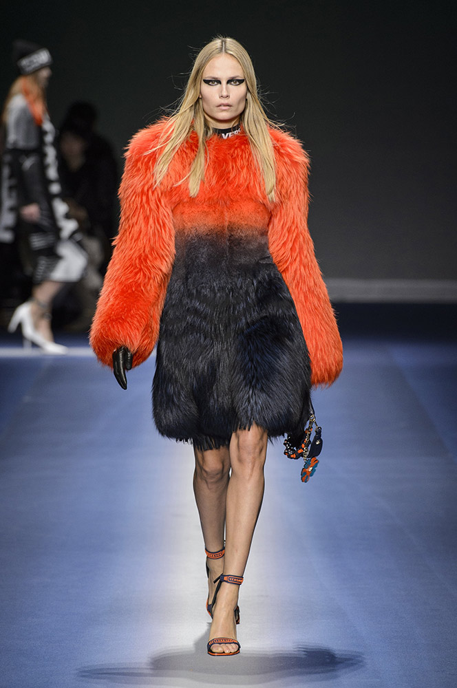 Versace Fall 2017 Runway - theFashionSpot