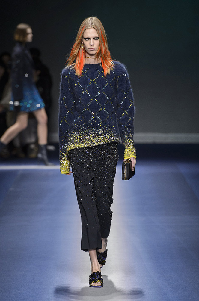 Versace Fall 2017 Runway - theFashionSpot
