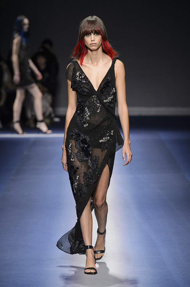 Versace Fall 2017 Runway - theFashionSpot