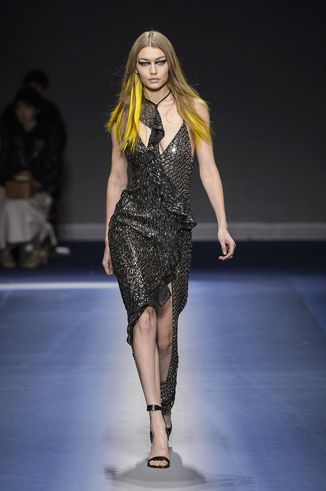 Versace Fall 2017 Runway - theFashionSpot